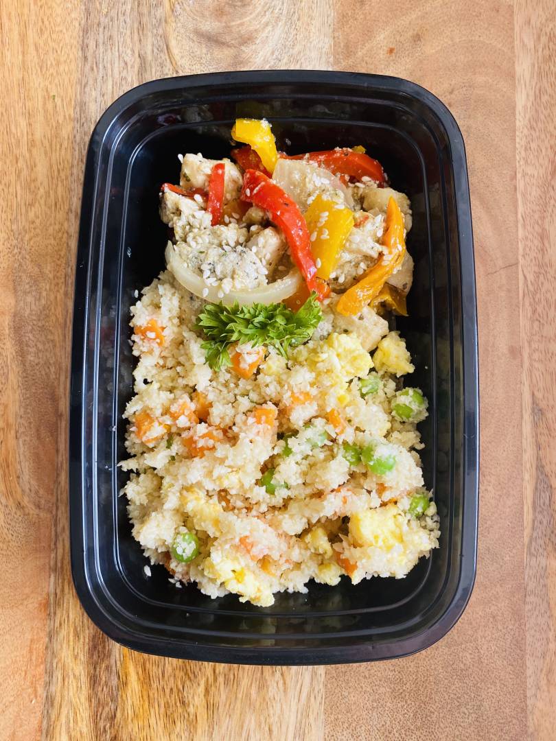 #8 Pepper chicken con coliarroz chino - Fit N' Fresh Ponce
