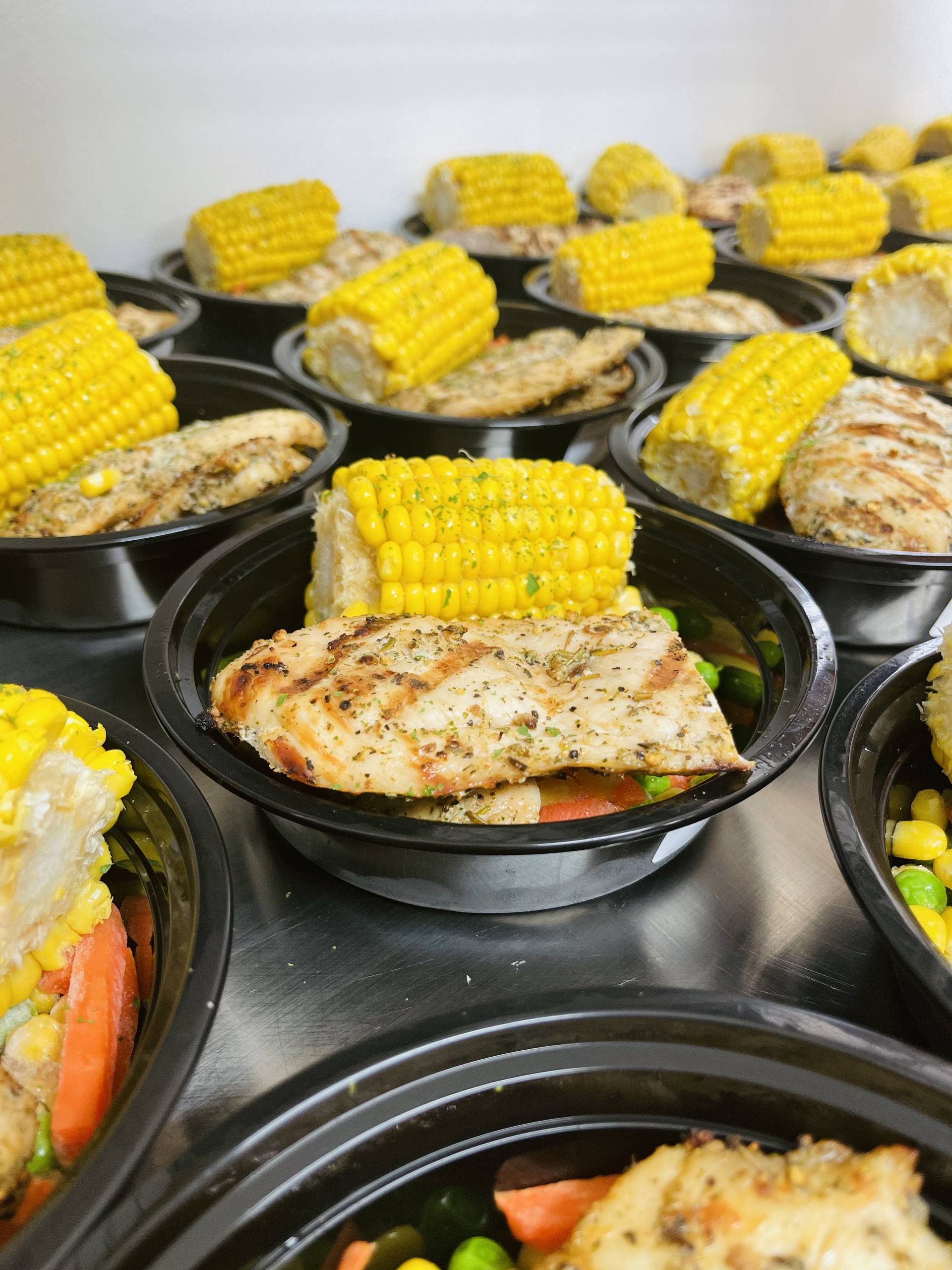 #08 Pechuga al grill con mazorca - Fit N' Fresh Ponce