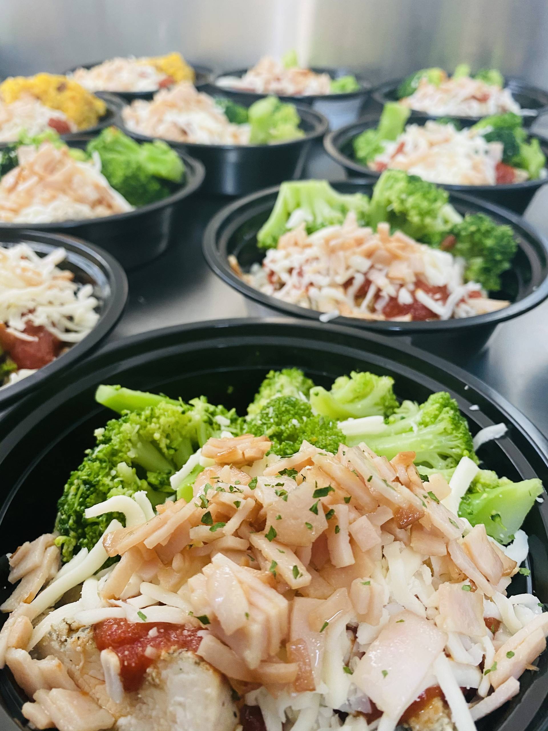 #8 Pechuga napolitana con pasta y brócoli - Fit N' Fresh Ponce